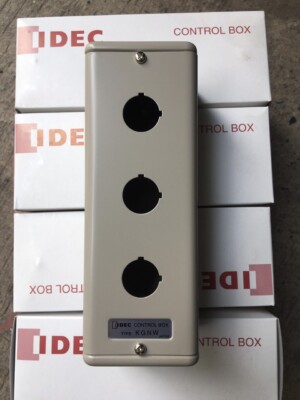 Hộp điều khiển Control box IDEC 3 lỗ bằng thép KGNW313Y